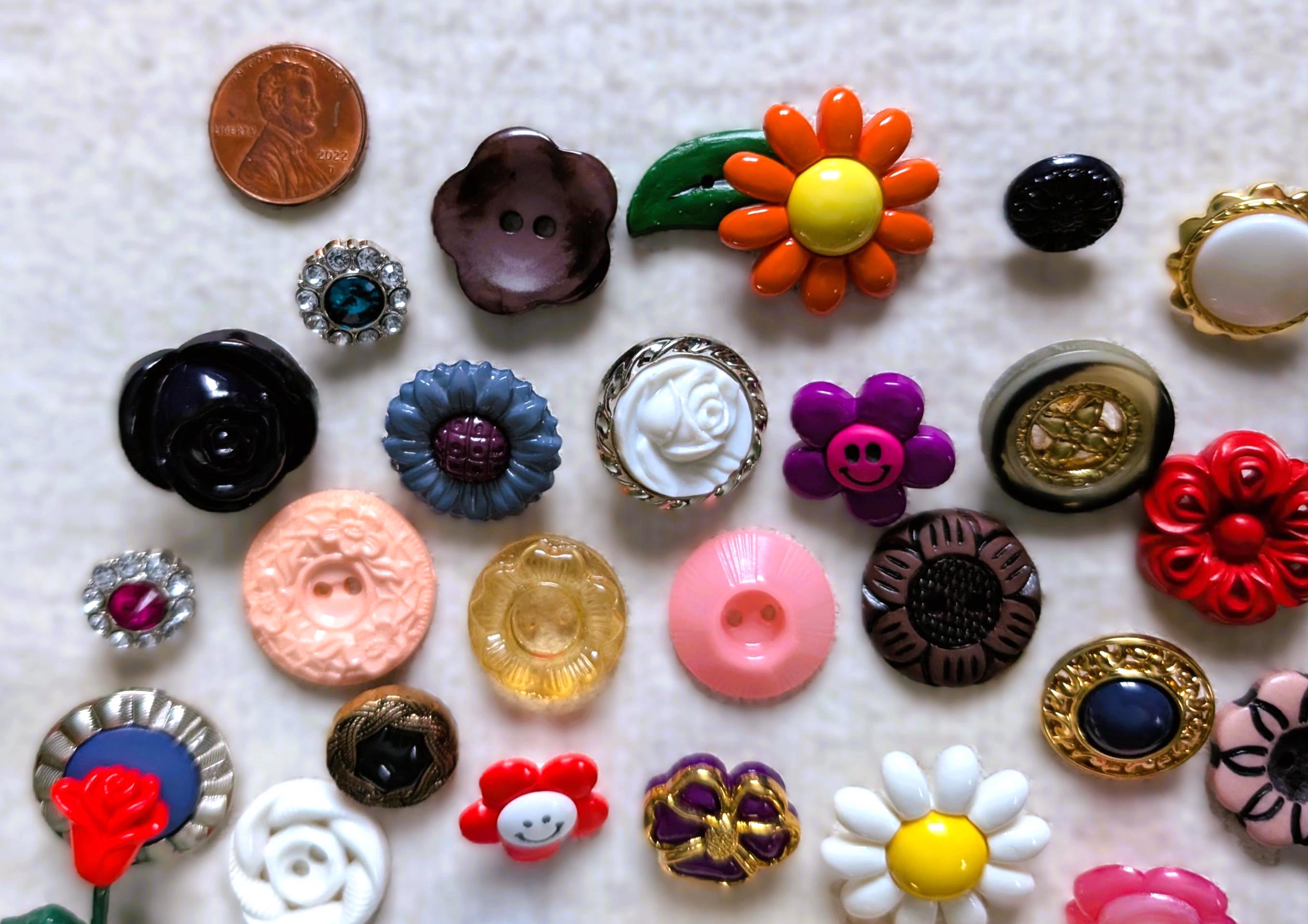 50 Rainbow FLOWER Floral Sewing BUTTONS | Vintage New Novelty Petal ...