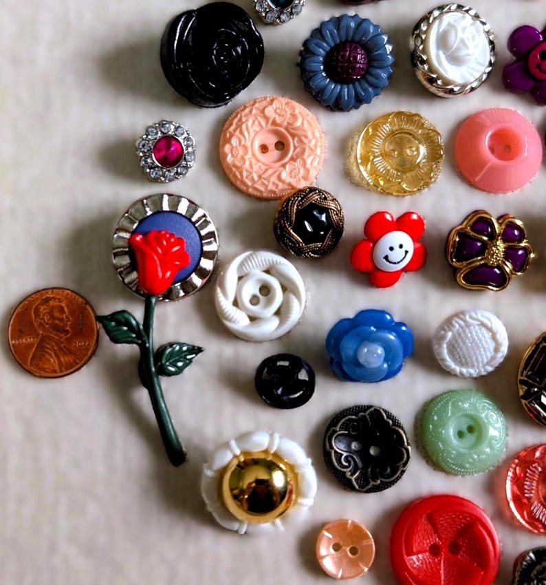 50 Rainbow FLOWER Floral Sewing BUTTONS | Vintage New Novelty Petal ...