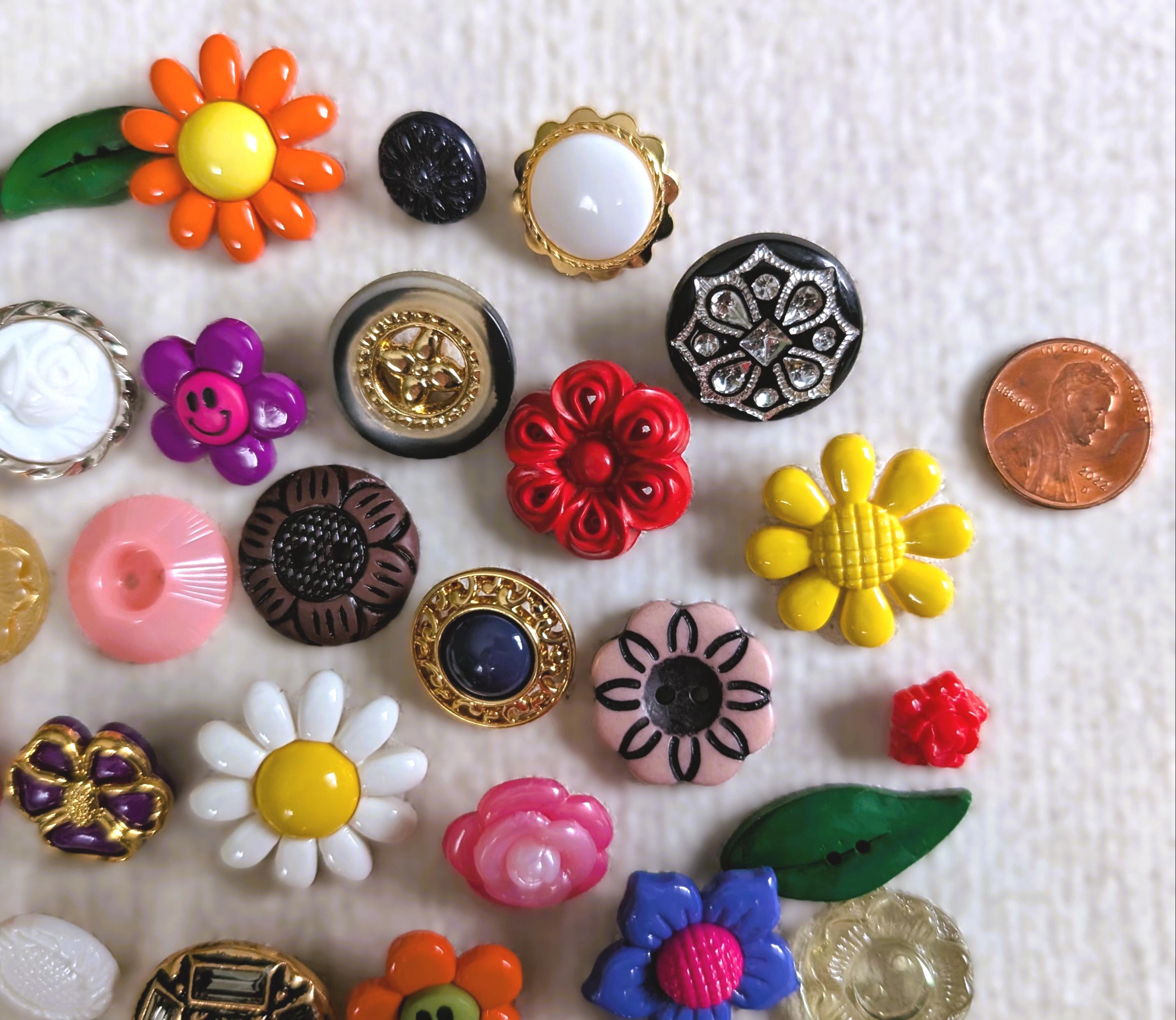 50 Rainbow FLOWER Floral Sewing BUTTONS | Vintage New Novelty Petal ...