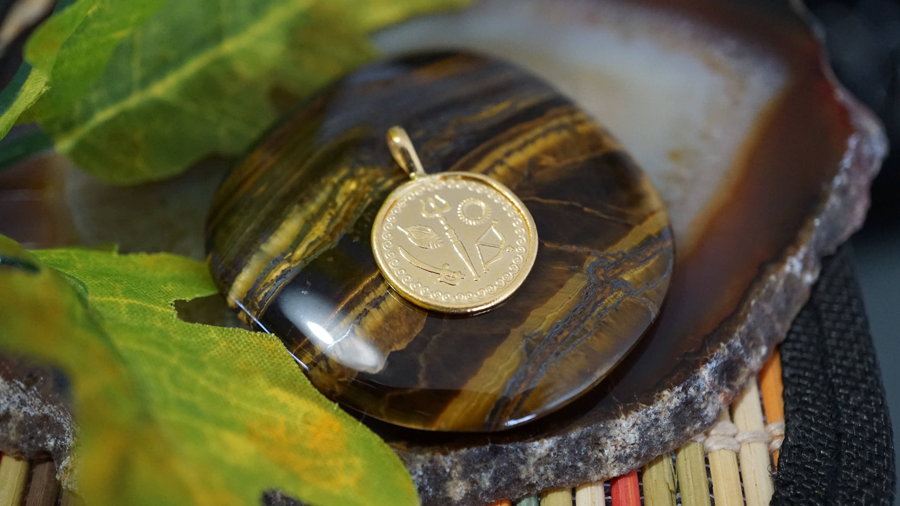 22K Solid Gold Panchayudha & Famous Doctrine of All Buddhas With ...