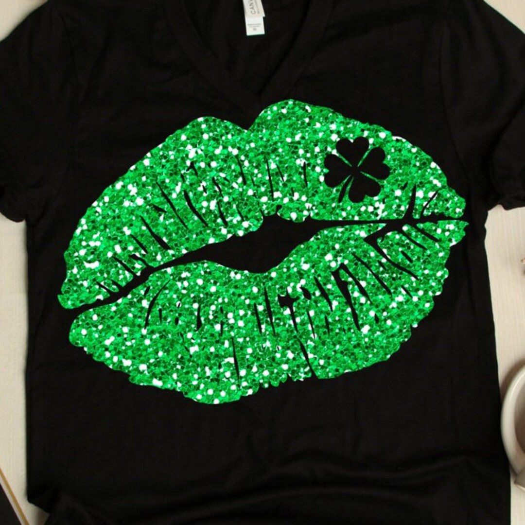 Lip St Patricks Day Svg, Distressed Lips With Clover Svg, Kiss SVG ...