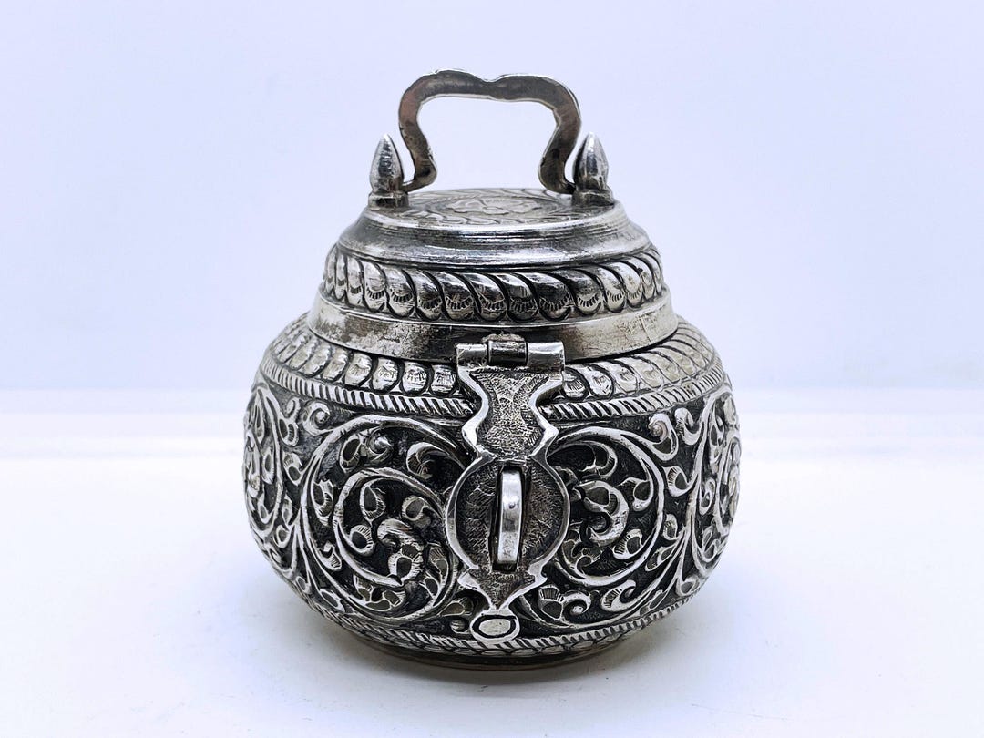 Antique Indian Paan Dan Betel Box in Sterling Silver Repoussé North ...