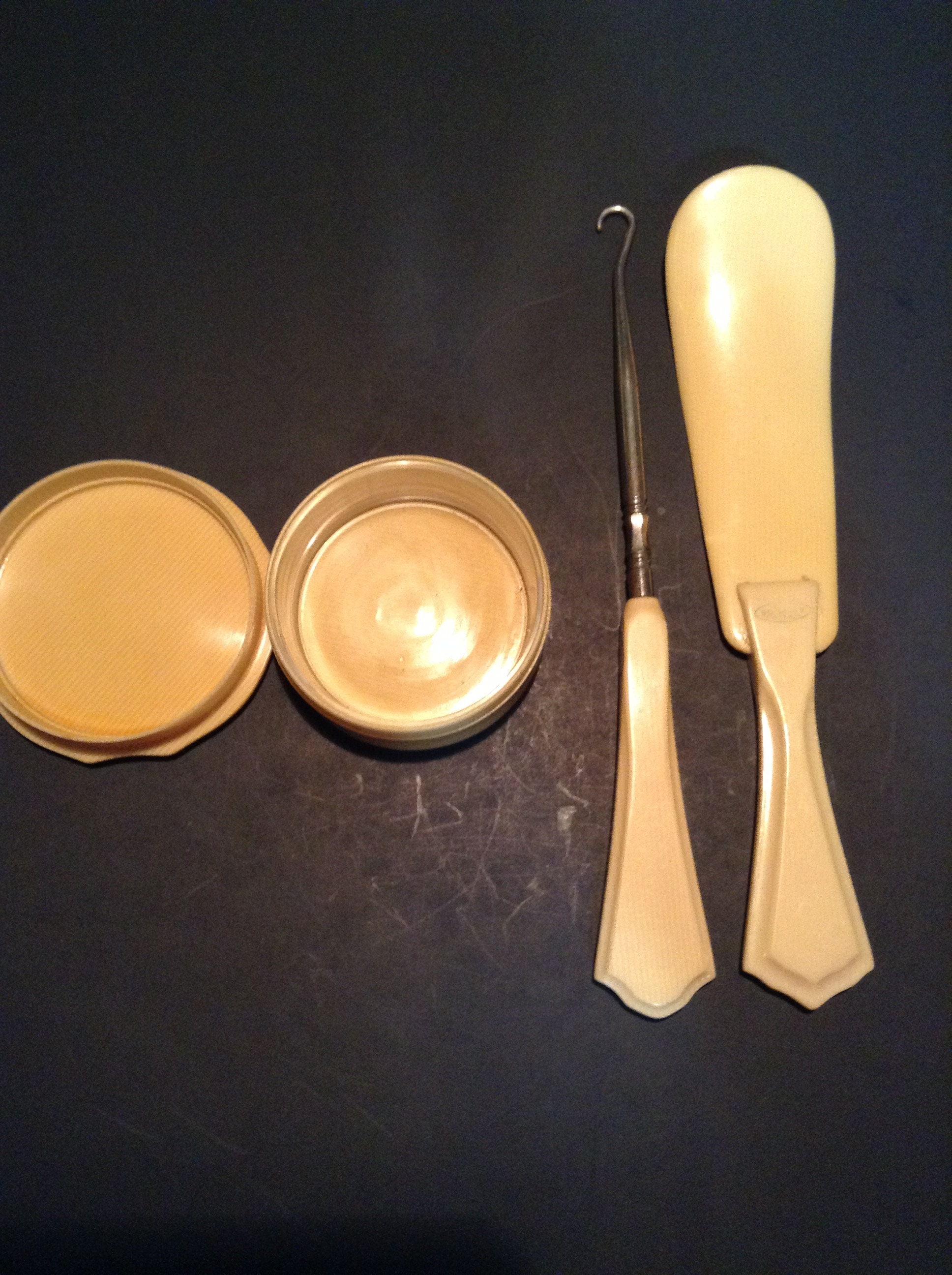 Vintage dresser set Ivory Pyralin by DuBarry and Imperial - Etsy.de