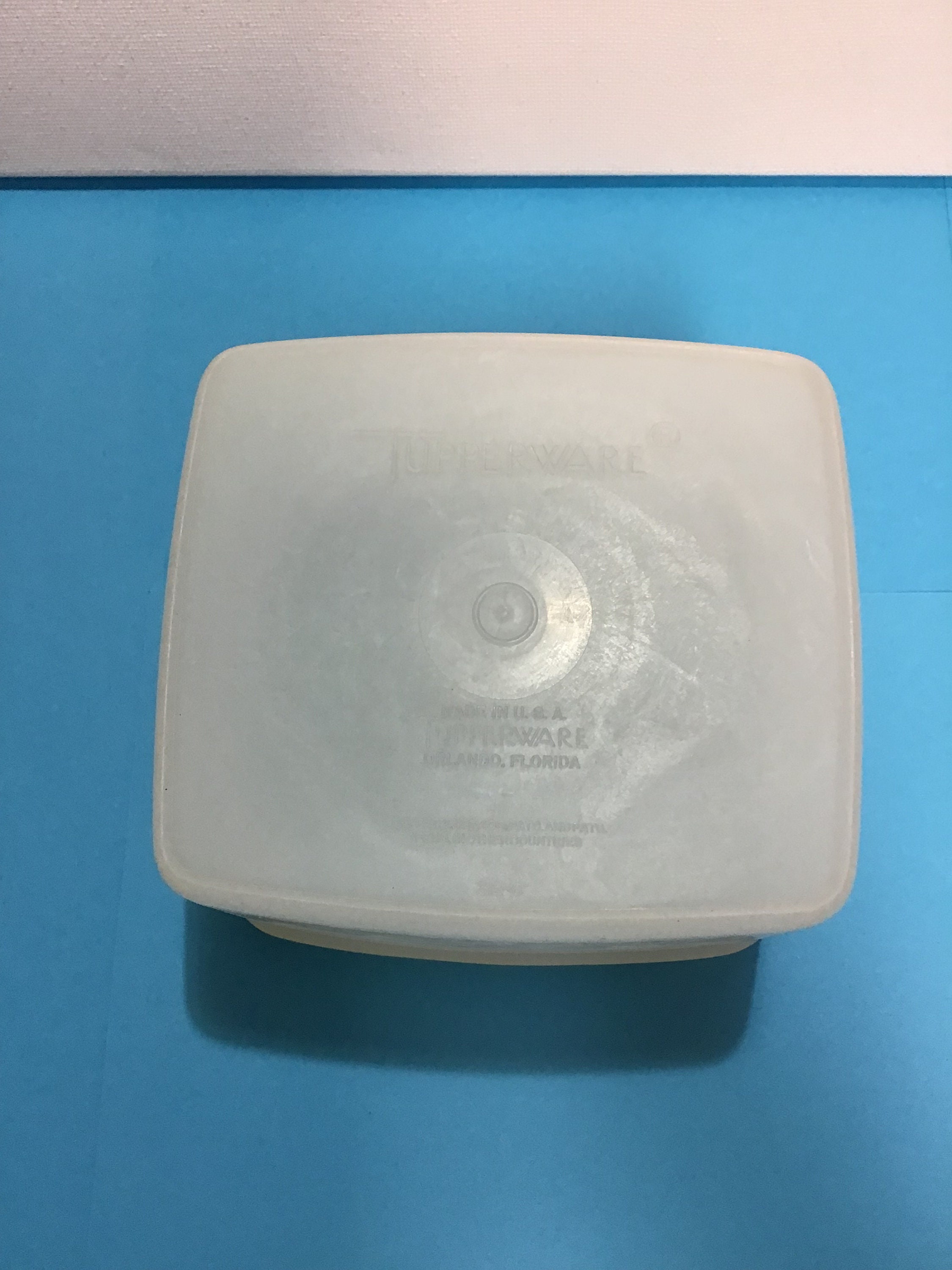 Vintage Tupperware white storage container 312-8 with lid | Etsy