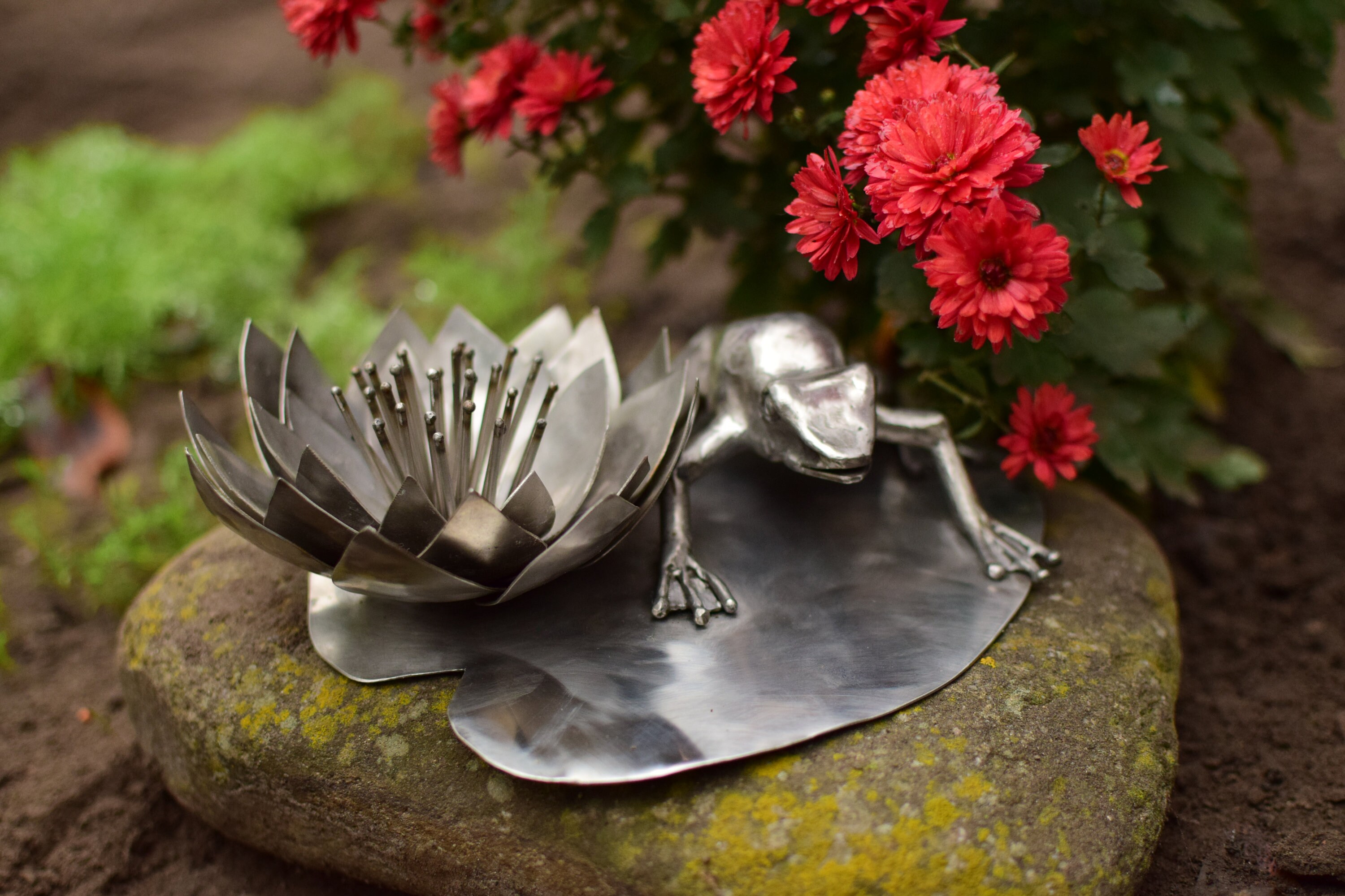 Frog Metal Sculpture With Lily Stainless Steel Model Crazy on - Etsy