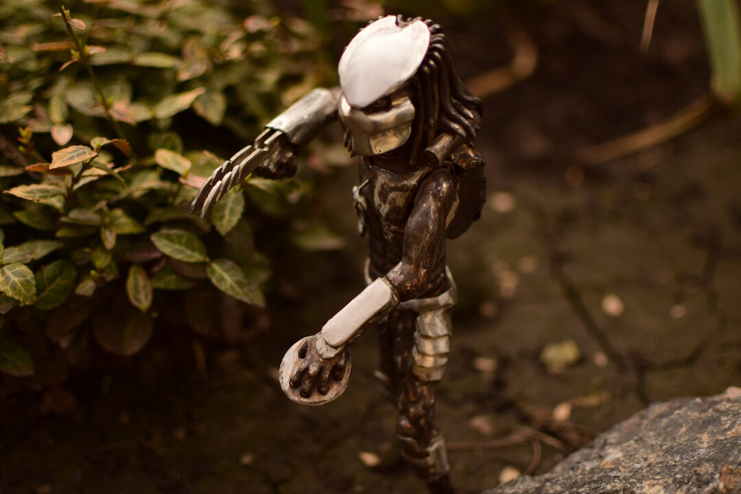 Handgefertigter Steampunk Predator vs Alien Edelstahl Skulptur, Metall ...