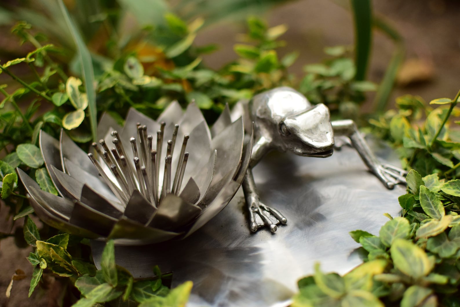 Frog Metal Sculpture With Lily Stainless Steel Model Crazy on - Etsy