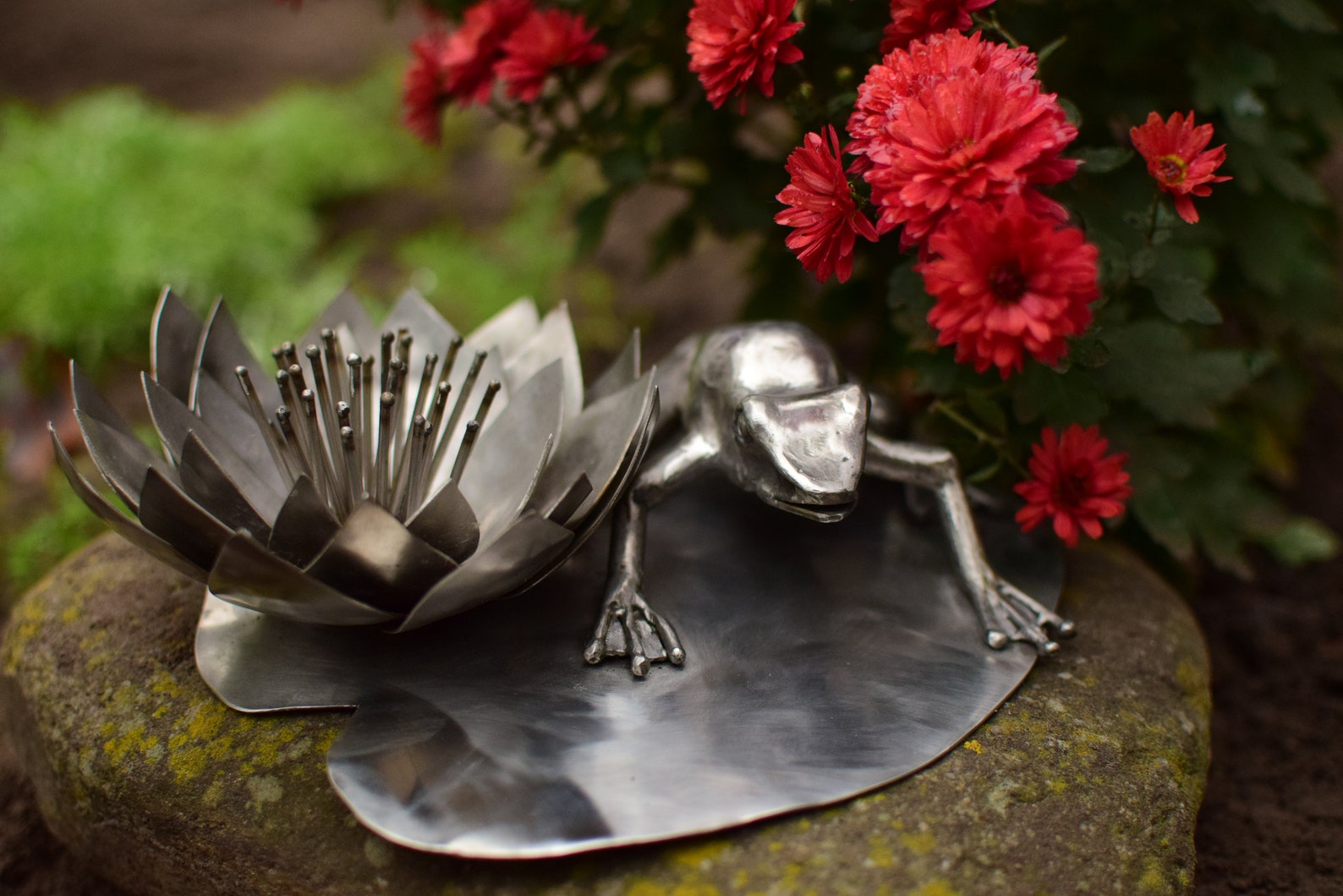 Frog Metal Sculpture With Lily Stainless Steel Model Crazy on - Etsy
