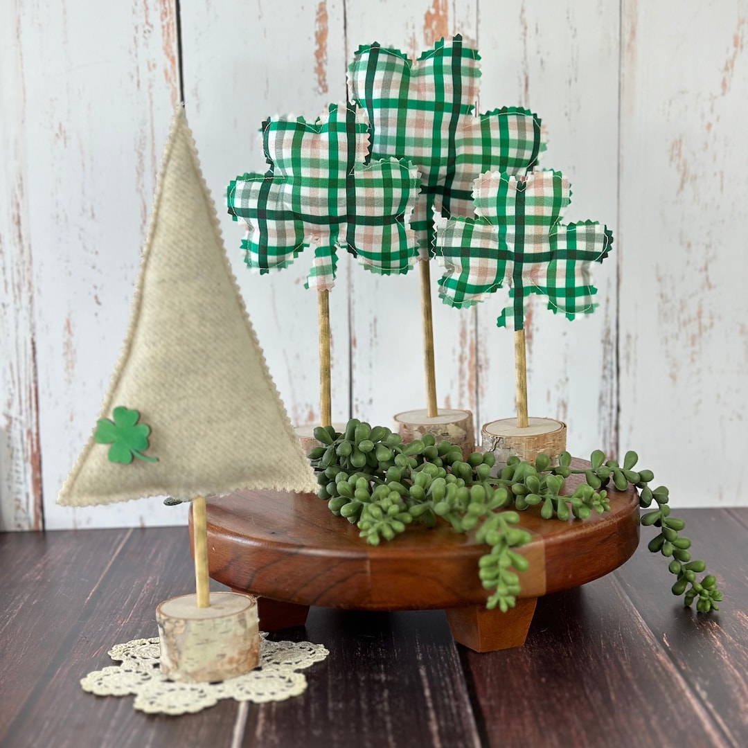 St Patrick’s Day Shamrock Decorations, Green White Plaid, Rustic ...