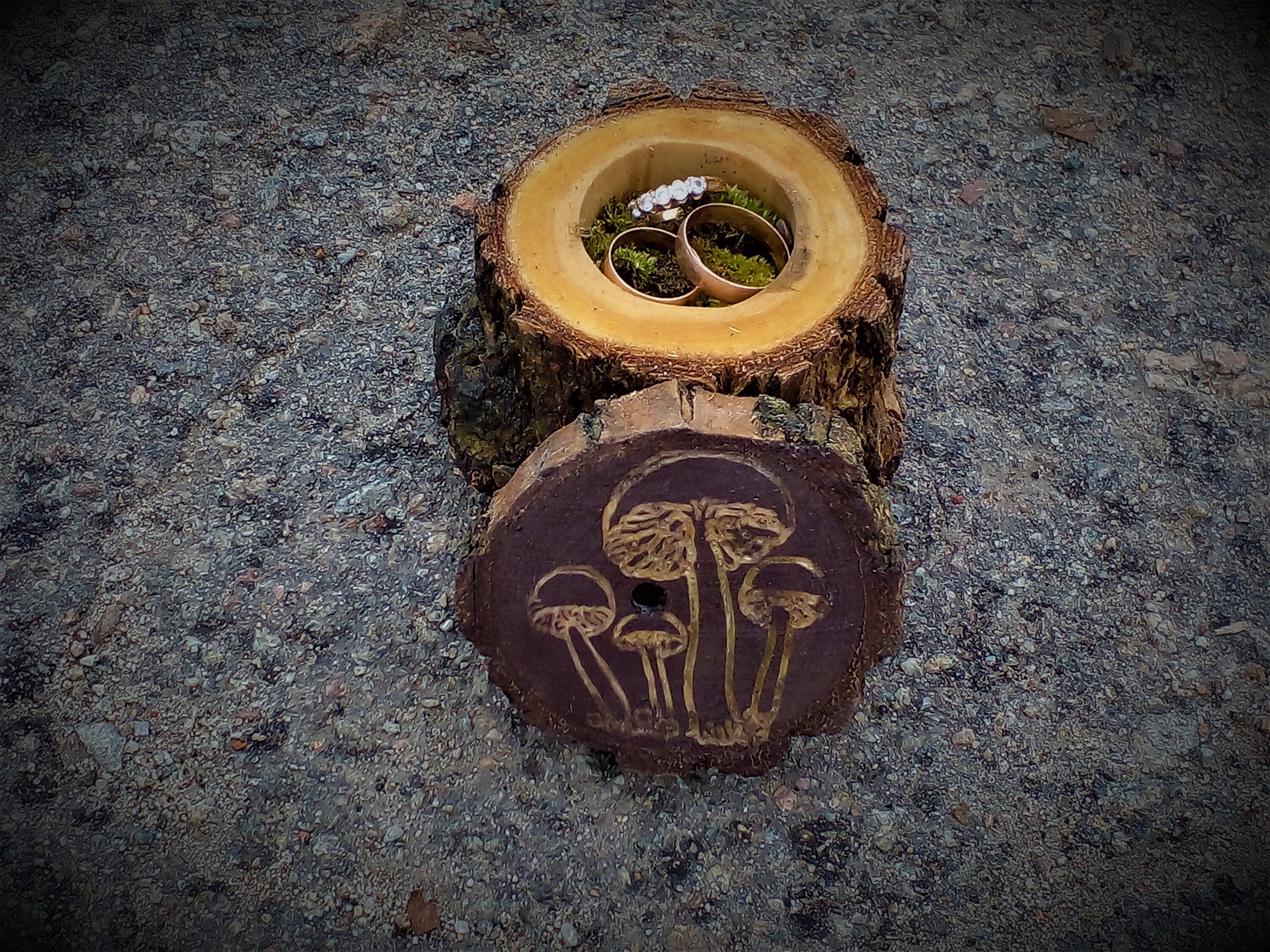 Wood log ring box with tree bark carving your designs or | Etsy