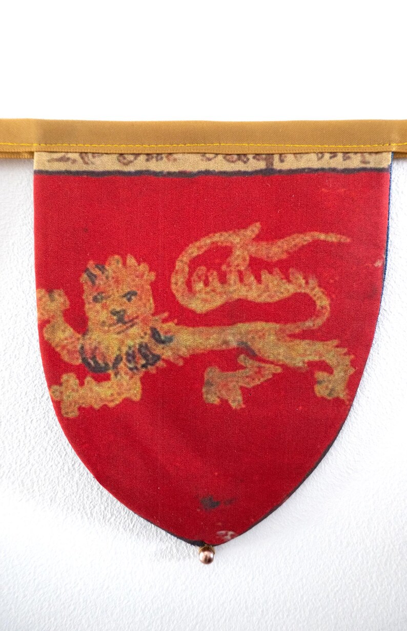 Medieval Style Heraldry Shields and Fleur-de-lis Fabric Bunting ...
