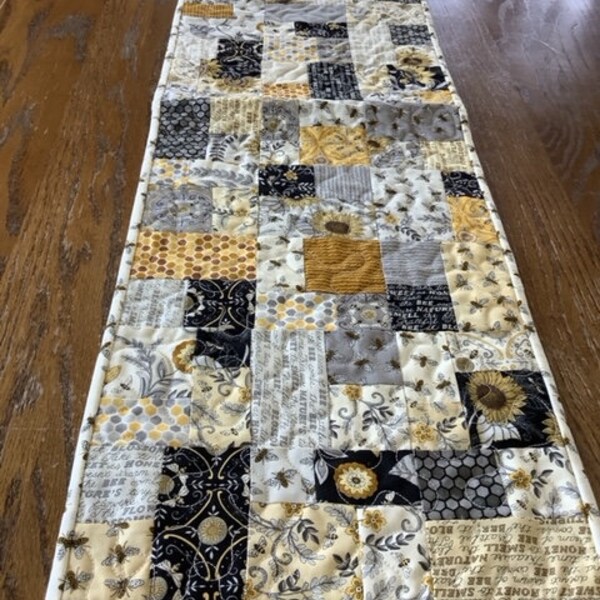 Bee Table Runner - Etsy