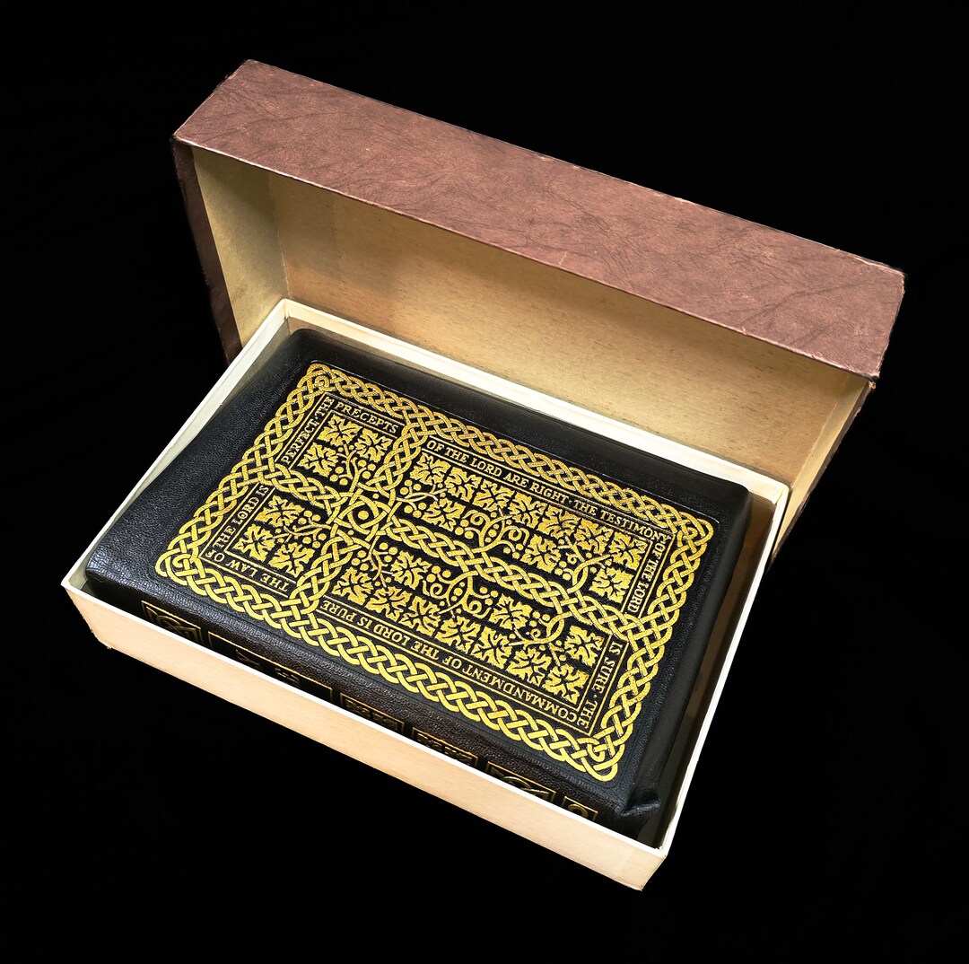 ILLUMINATED HOLY BIBLE Celtic Design Magic Witchcraft Divination Old ...