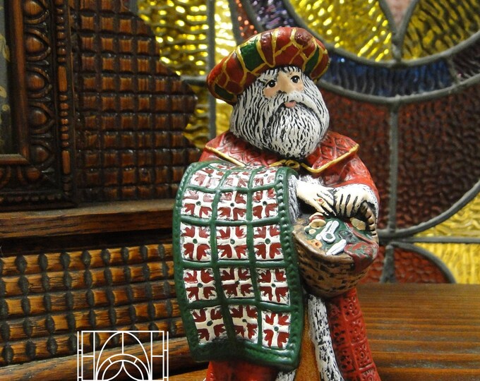 SMALL Quilt Santa Figurine, Sewing Santa, Santa Holding Quilt, Hand ...