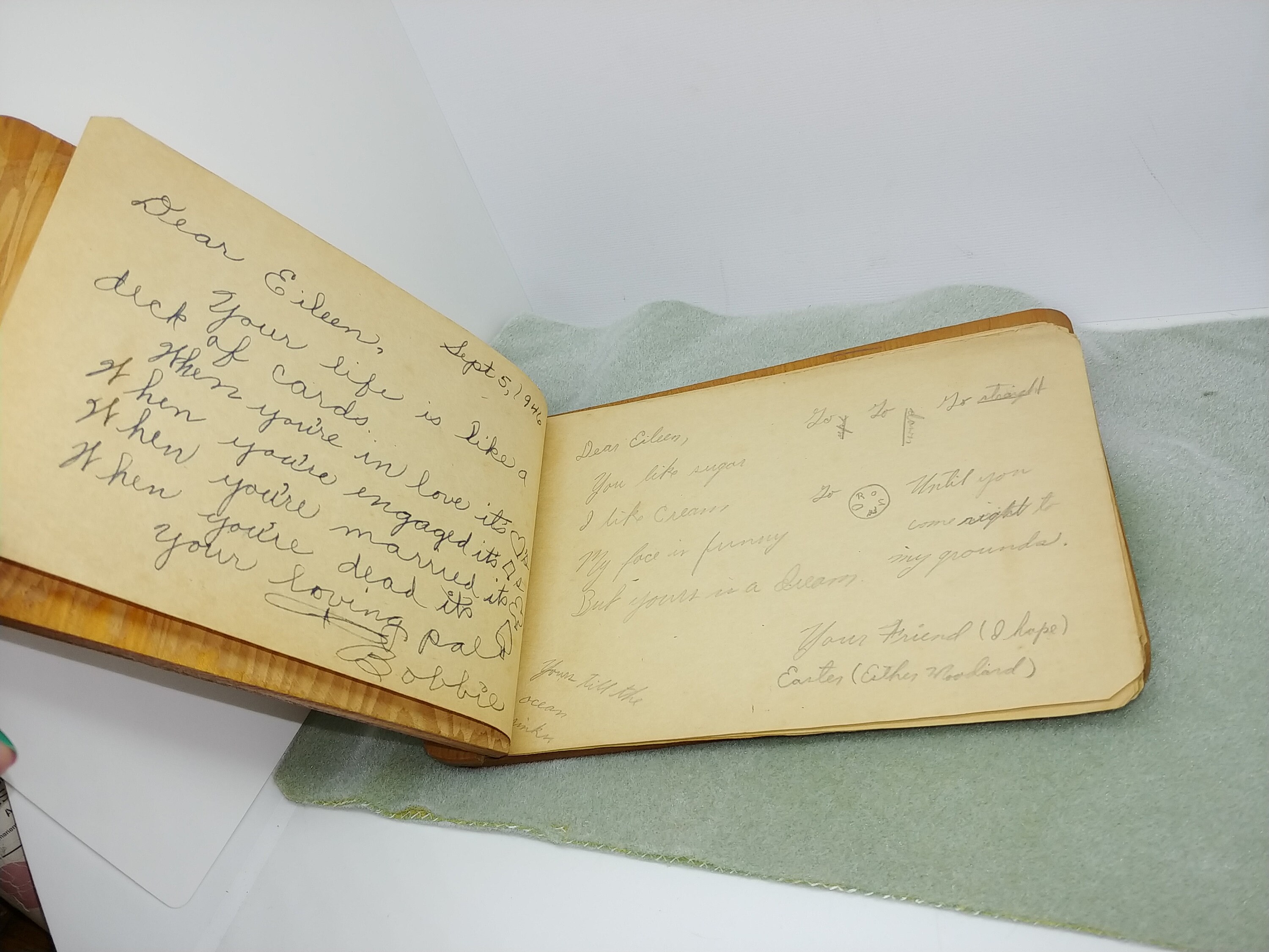 1940s Wood Autograph Notebook Hard Cover Ellensburg WA on Front 7 3/4 ...