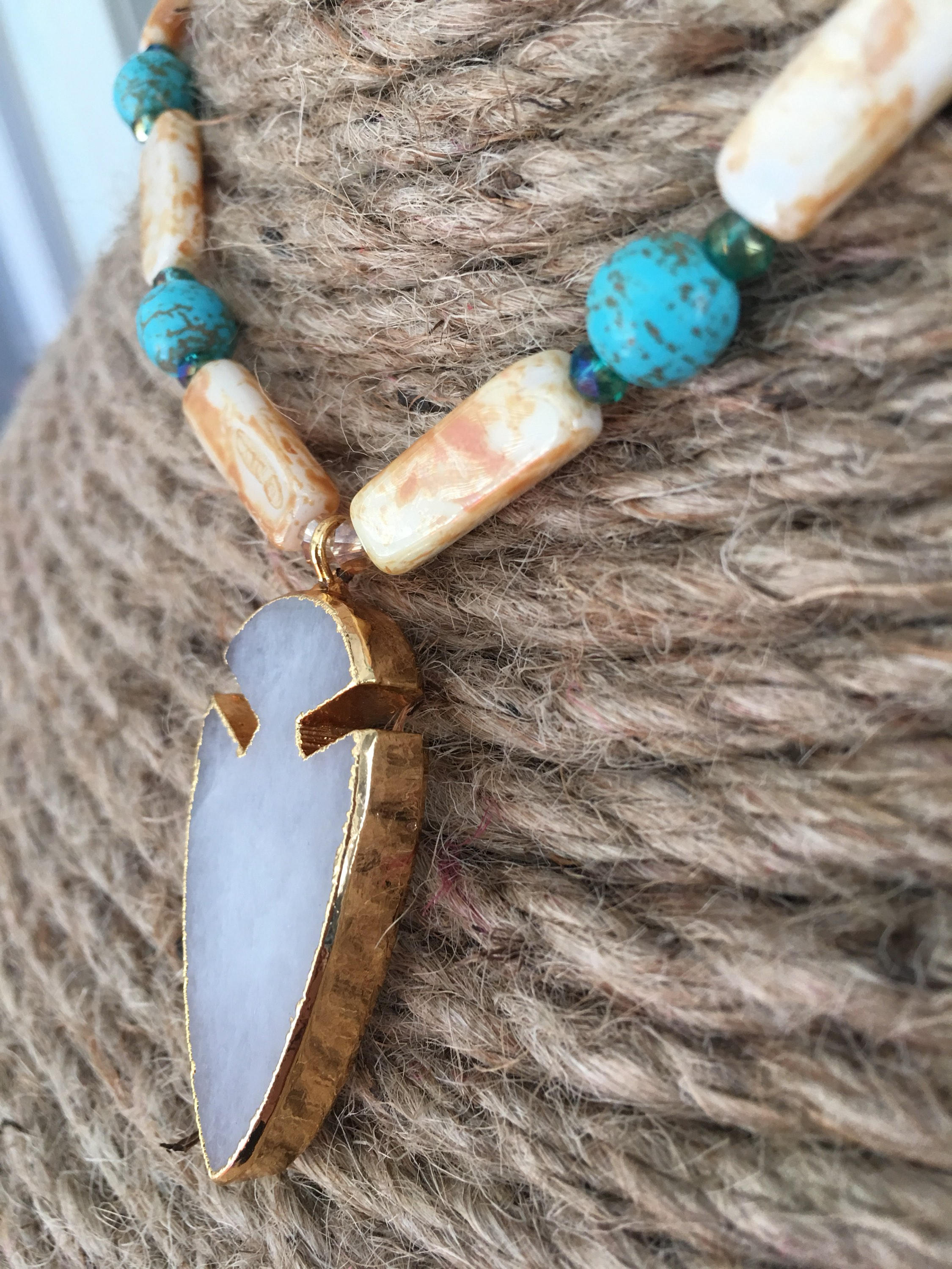 Little Luster. White Jade Arrowhead Pendant Swarovski Crystals - Etsy.de