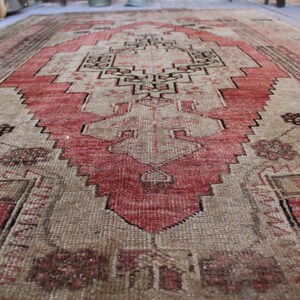5'2x10'8 Distressed Beige Medallion Rug, Vintage Turkish Anatolian ...