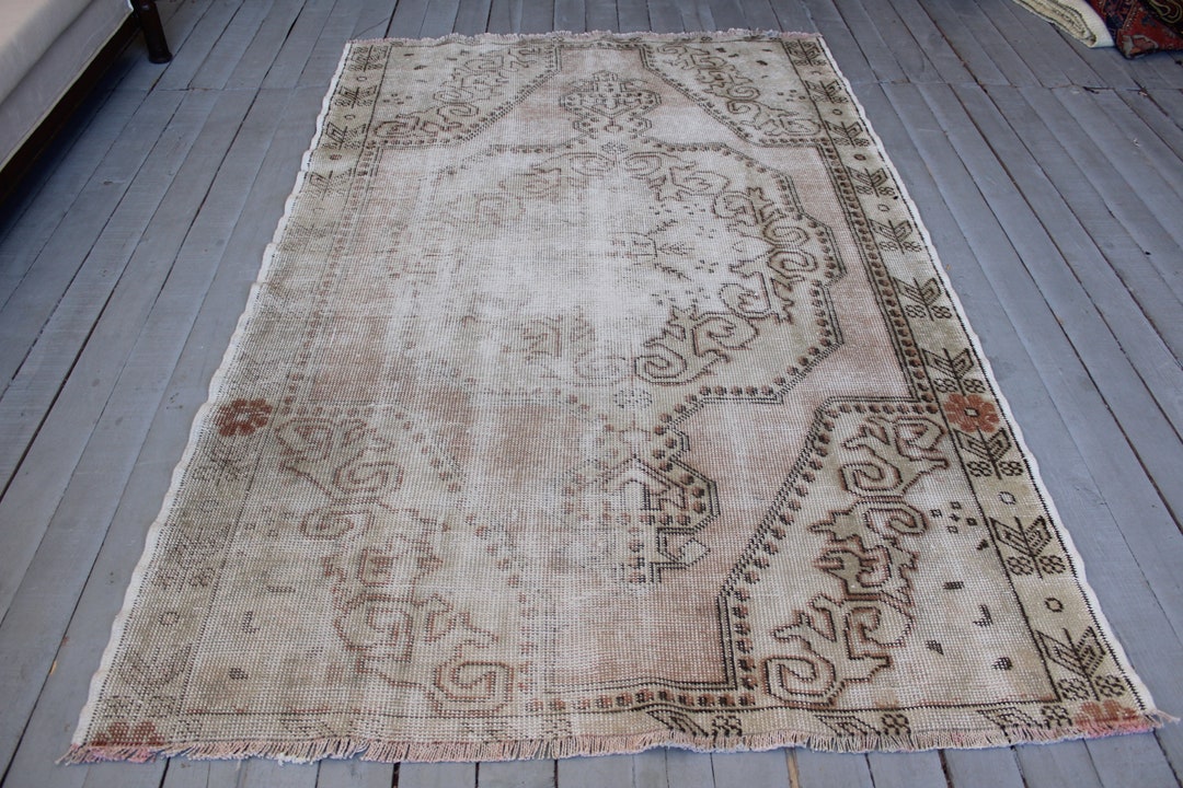 4'3"x6'7"ft Vintage Naturally Distressed Pale Rug, Handwoven Low Piled ...