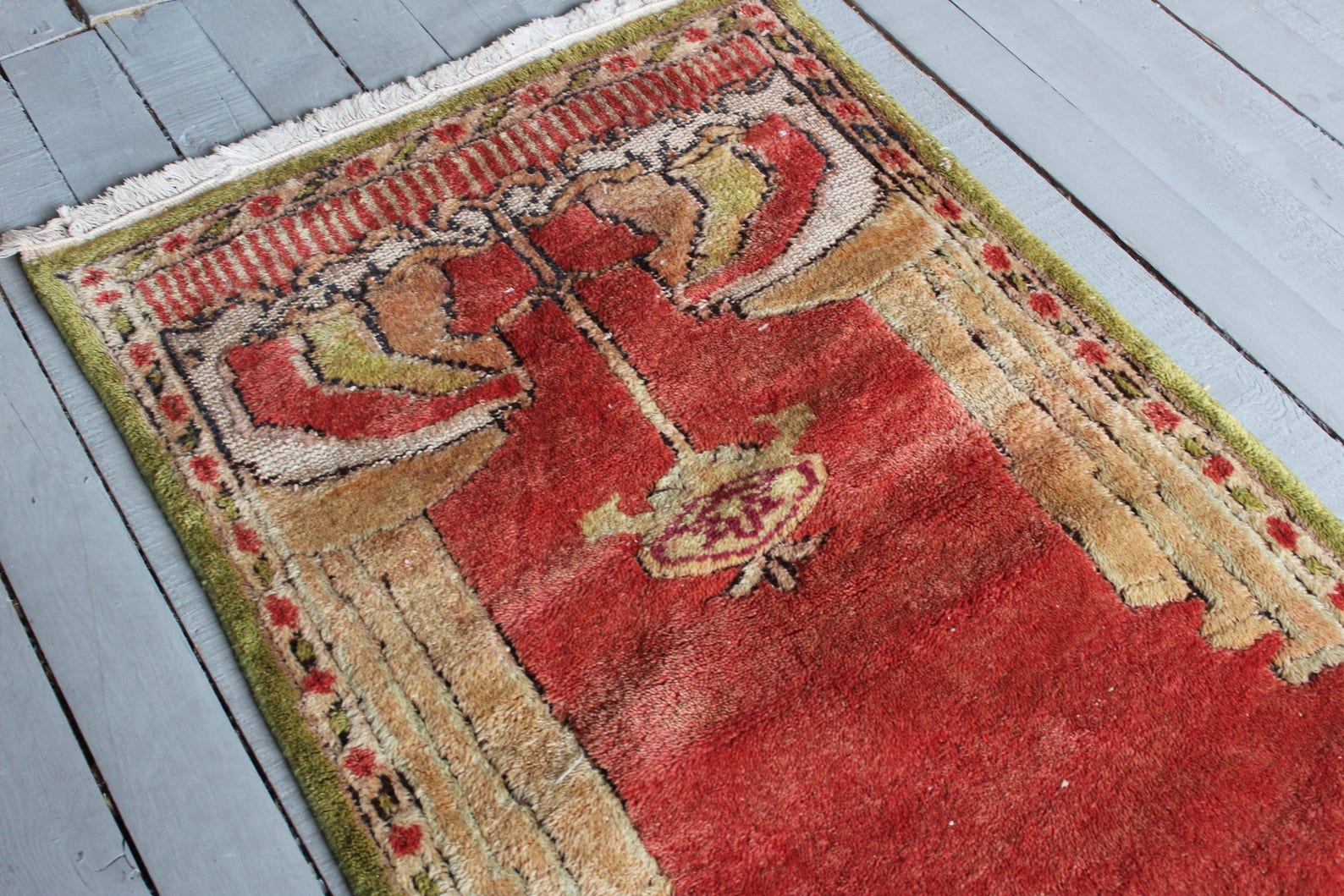 Vintage Red Rug With Chandelier, Turkish Handwoven Wool Small Red ...