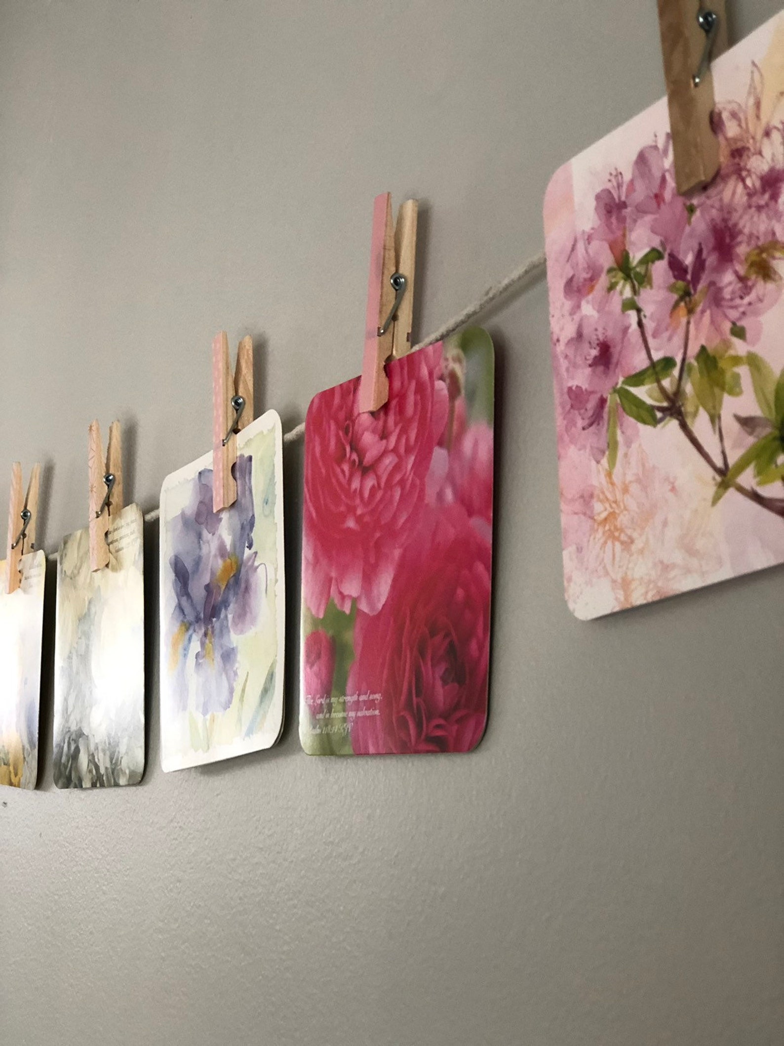 Clothesline photo displayArt work Display clothespin | Etsy