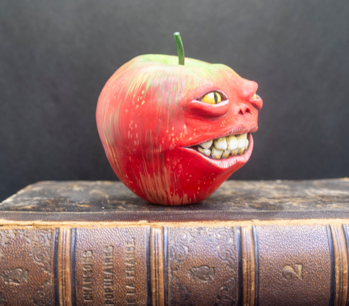Objet décoratif pomme maléfique figurine en résine | Etsy