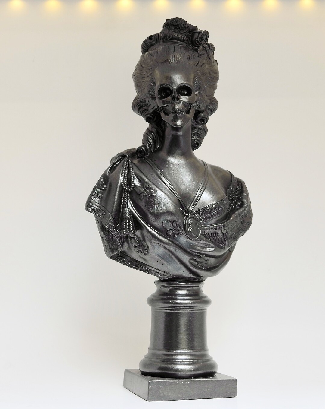 The Queen. Figure the Queen. Death-set Sculpture. - Etsy