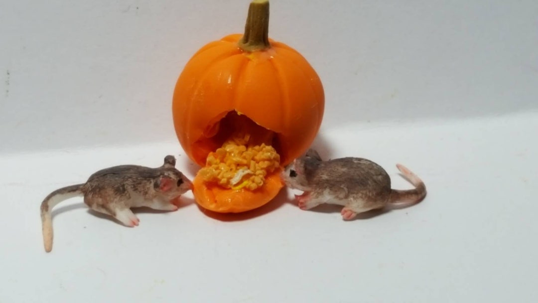 1;12 Scale Handmade 2 X Mice Eating Cheese, Eating Pumpkin Seeds ...