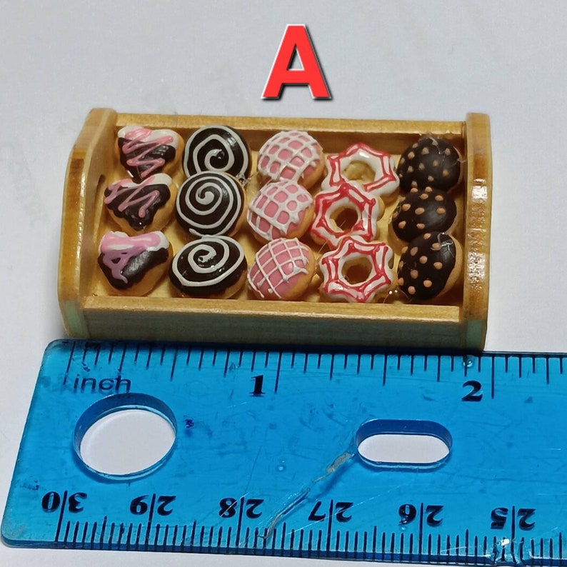 1;12 Scale Dolls House Miniature Tray of Donut , Cupcake , Tray of ...