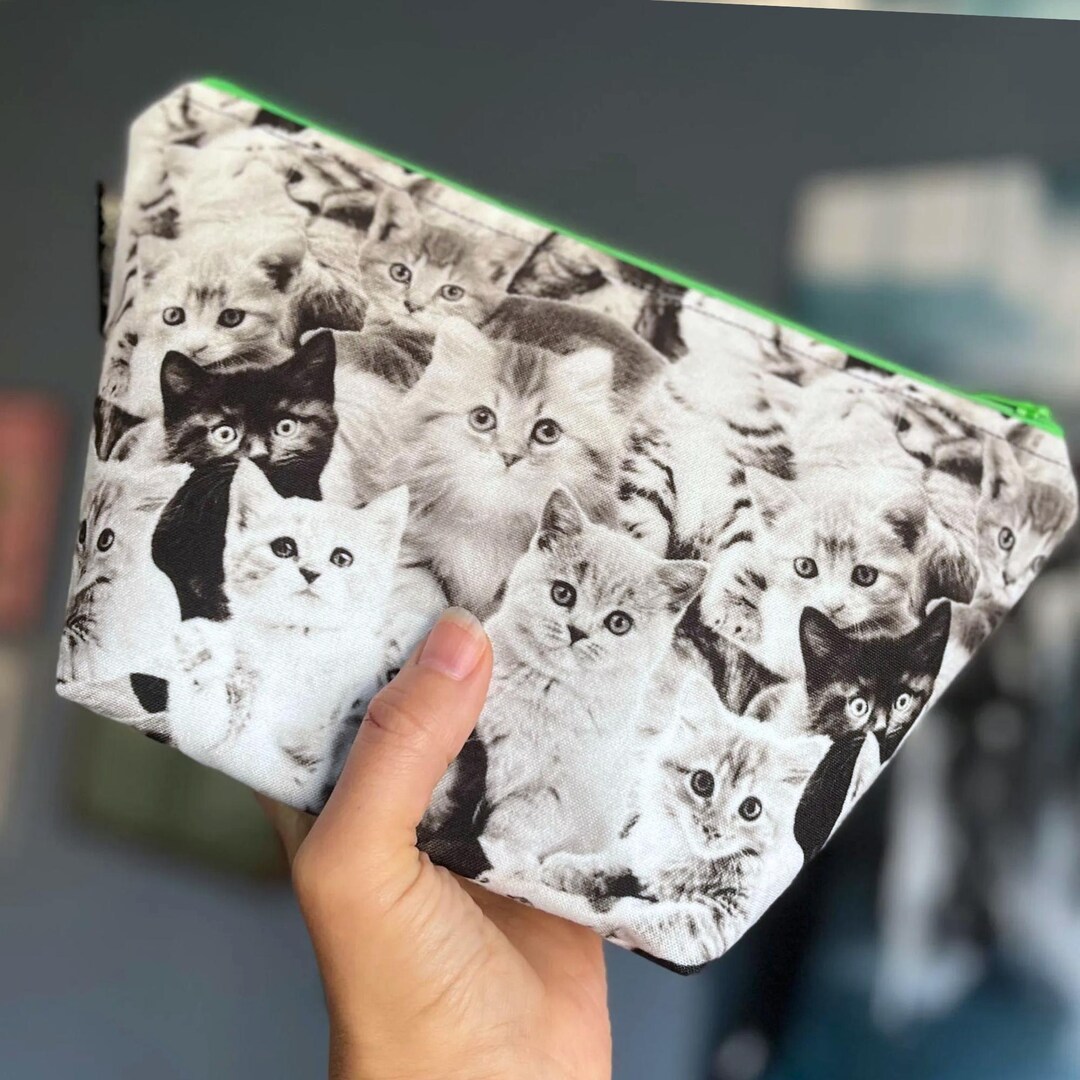 Large Zipper Pouch, Boxed Makeup/ Wash Bag. Retro Kittens, Kitsch Cats ...