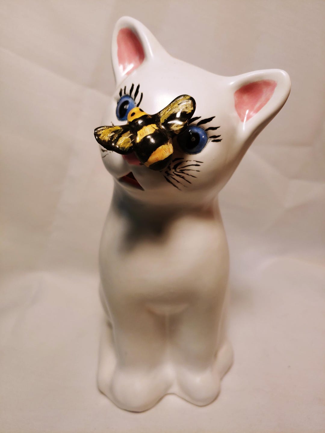 Handcrafted Ceramic Pitcher Vase | Very Cute White Cat With Bumblebee ...