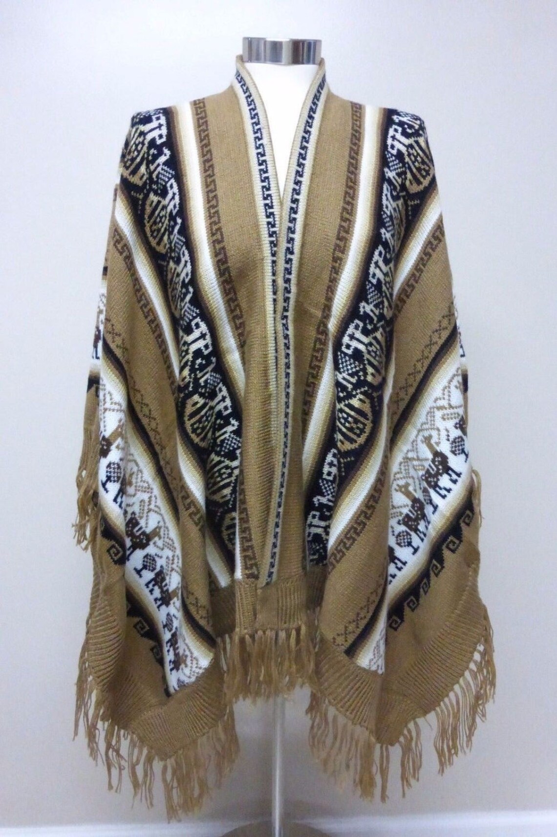 Ruana De Alpaca Con Diseños Hecho a Mano Por Artesanas Peruanas - Etsy