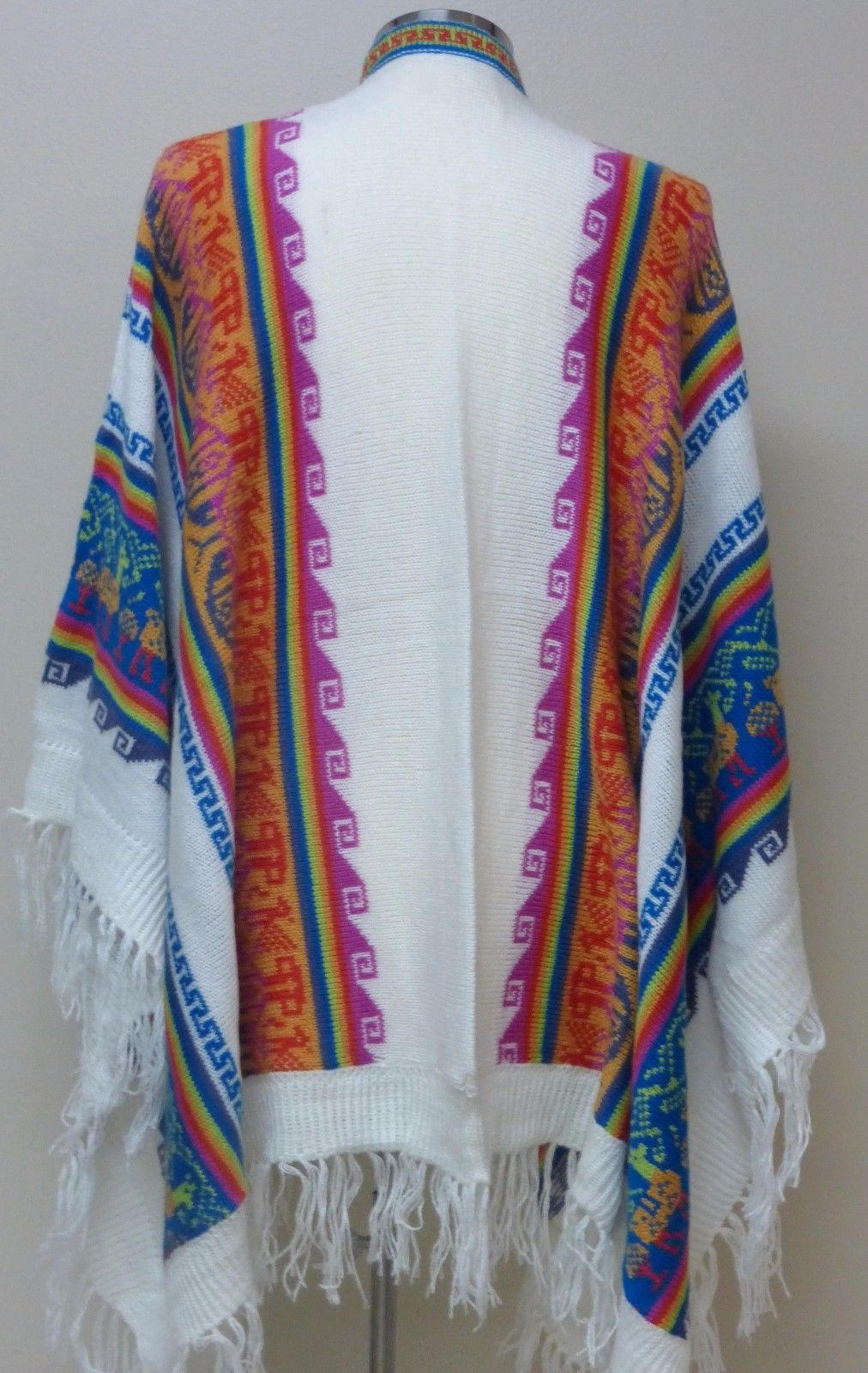 Ruana de alpaca Tejido a mano diseño andinos hechos en Perú | Etsy