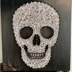 Skull String Art // Halloween Skeleton Decor - Etsy