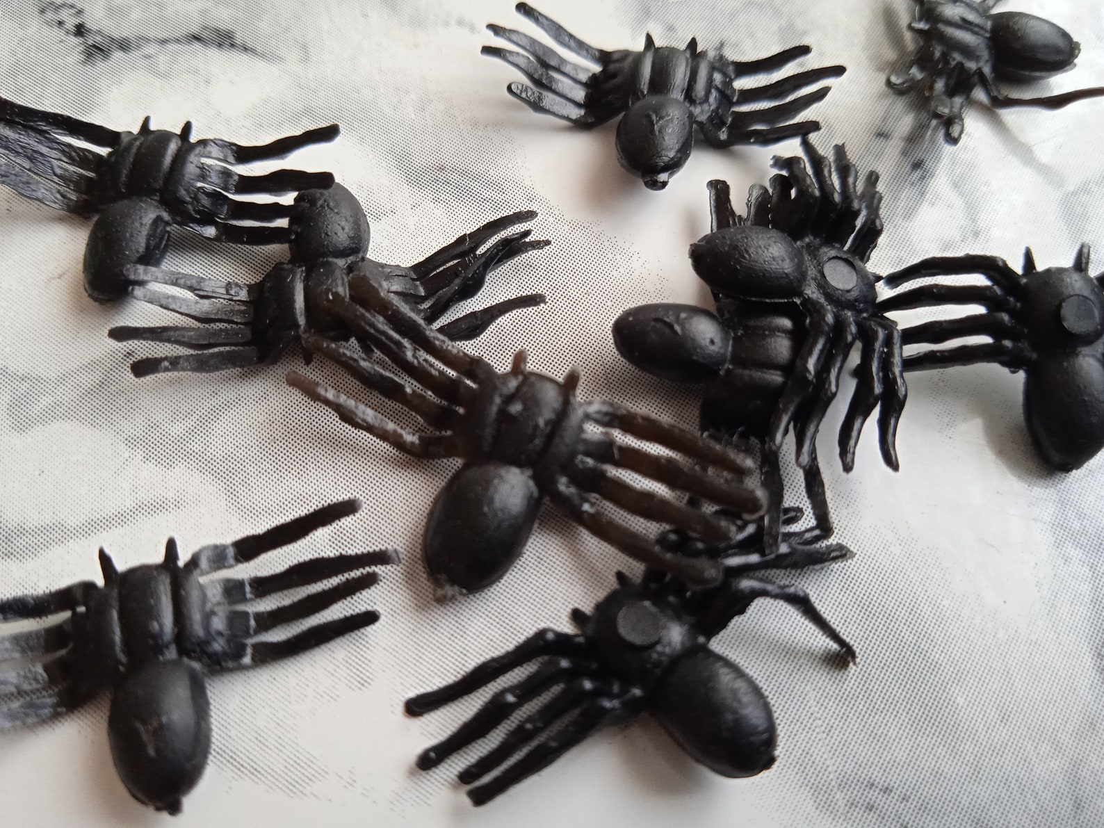 Dolls House Miniatures Spiders Pack of 10 Plastic Spiders - Etsy UK