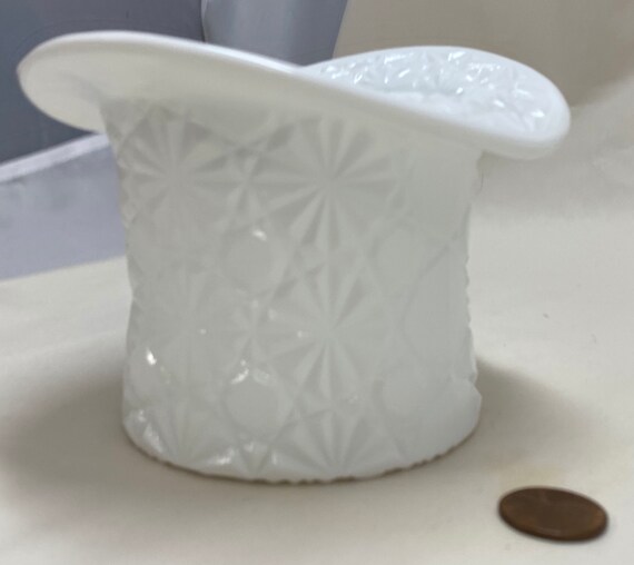 Vintage Fenton White Milk Glass Top Hat Daisy and But… - Gem