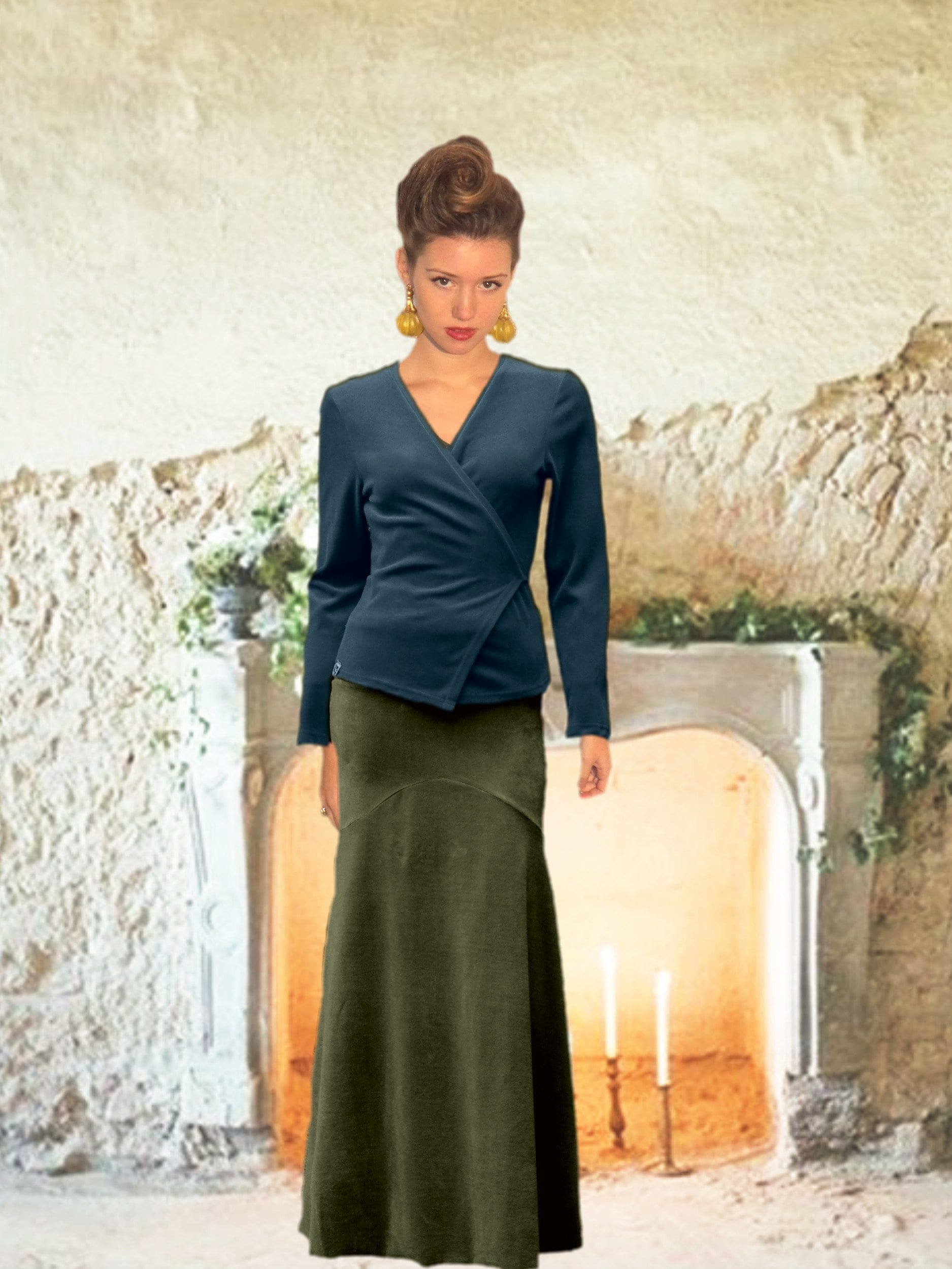 Velvet maxi skirt in hourglass line