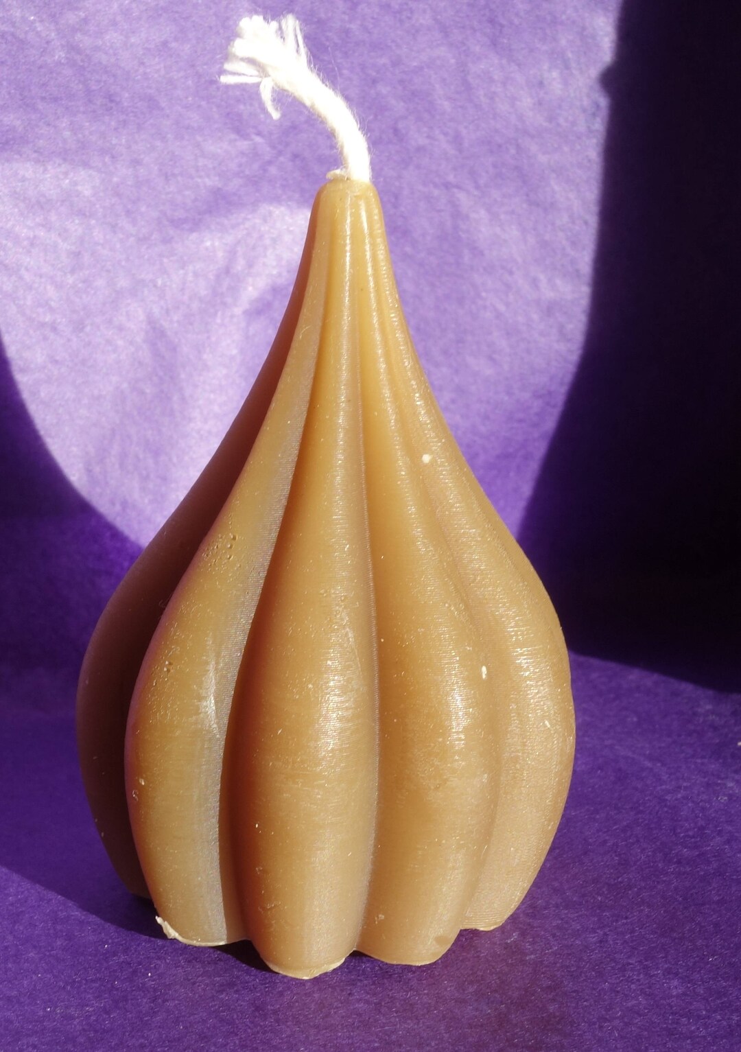 Candle in Pure Beeswax, Pattern drop Head Garlic - Etsy