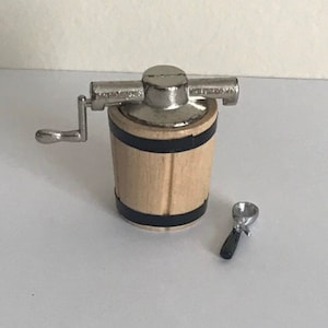 Miniature Dollhouse 1:12 Scale Old Fashioned Ice Cream Maker and Ice ...