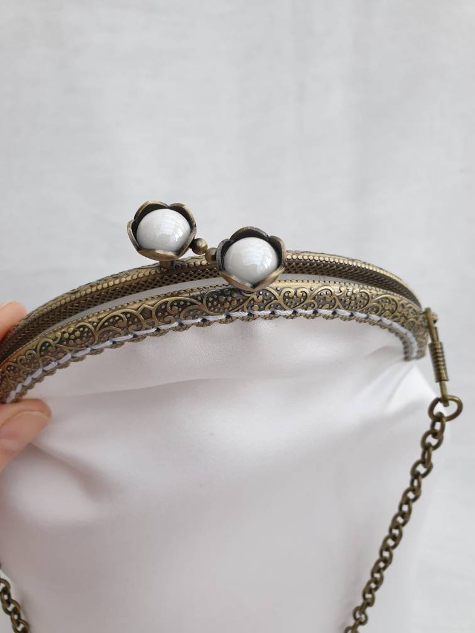 White Kiss Clasp Bag/lotus Kiss Clasp Clutch Bag/wedding - Etsy UK
