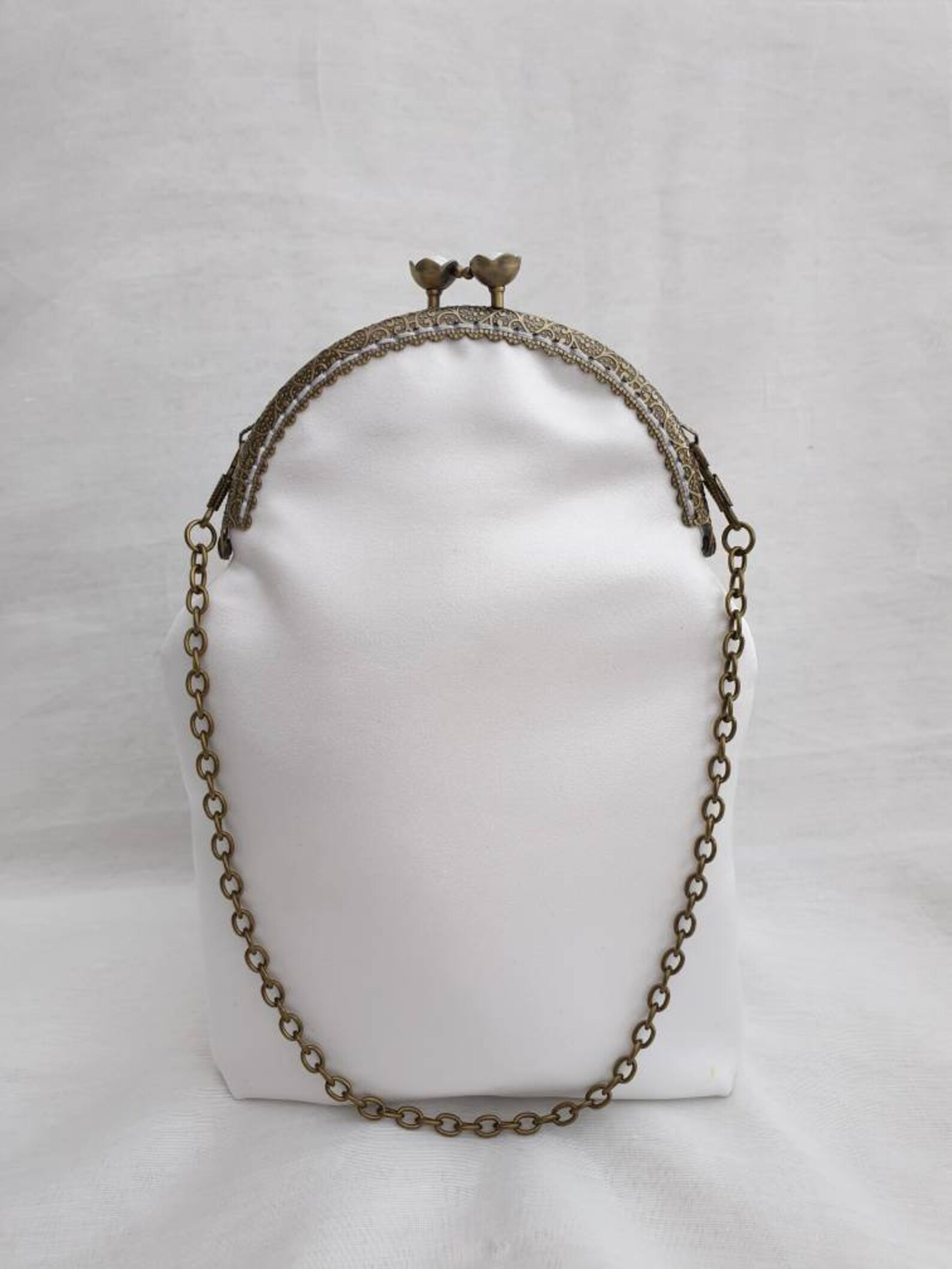 White Kiss Clasp Bag/lotus Kiss Clasp Clutch Bag/wedding - Etsy UK