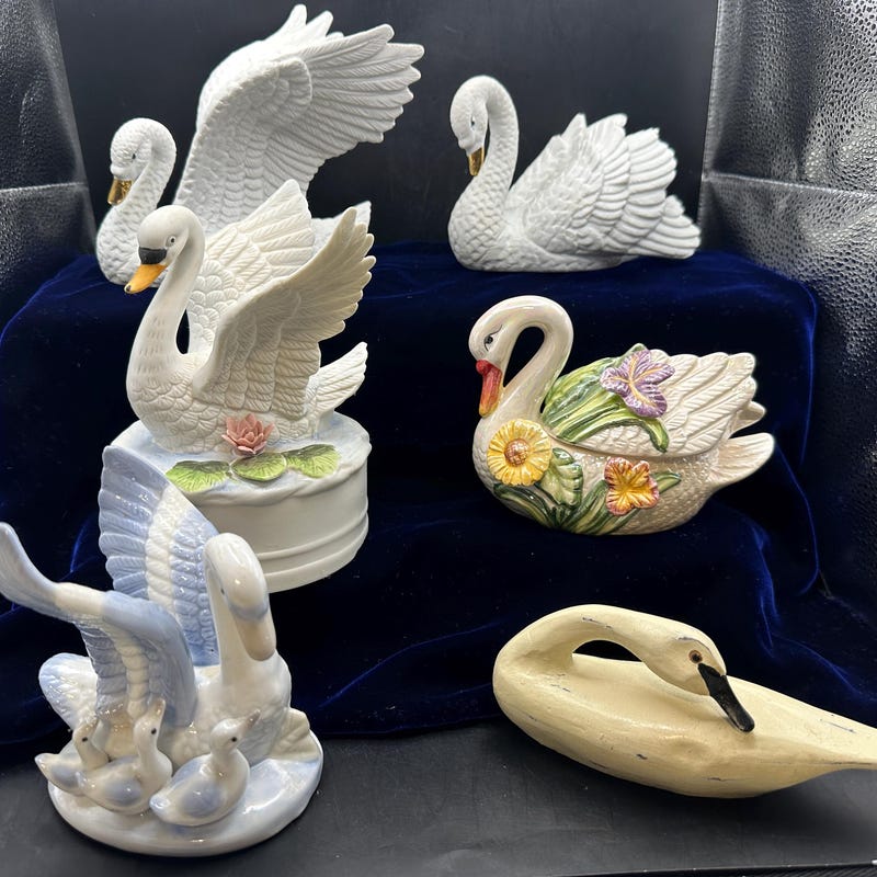 Porcelain Swan Music Box - Etsy