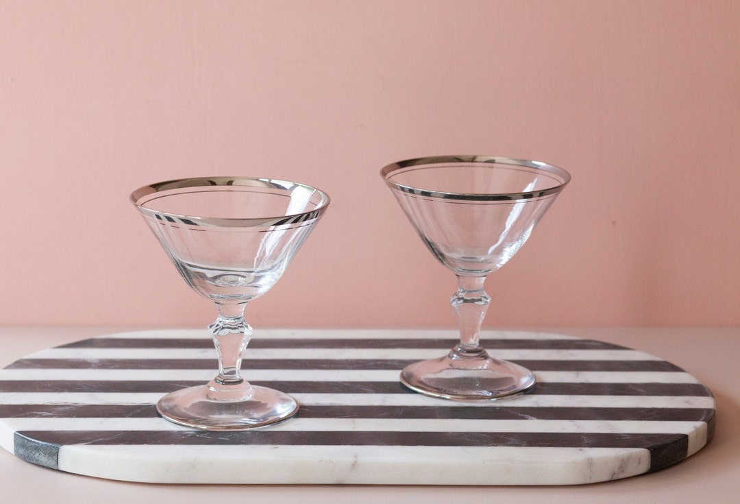 Cocktail-Coupé-Gläser mit Platinrand, Paar von zwei Mid Century Modern ...