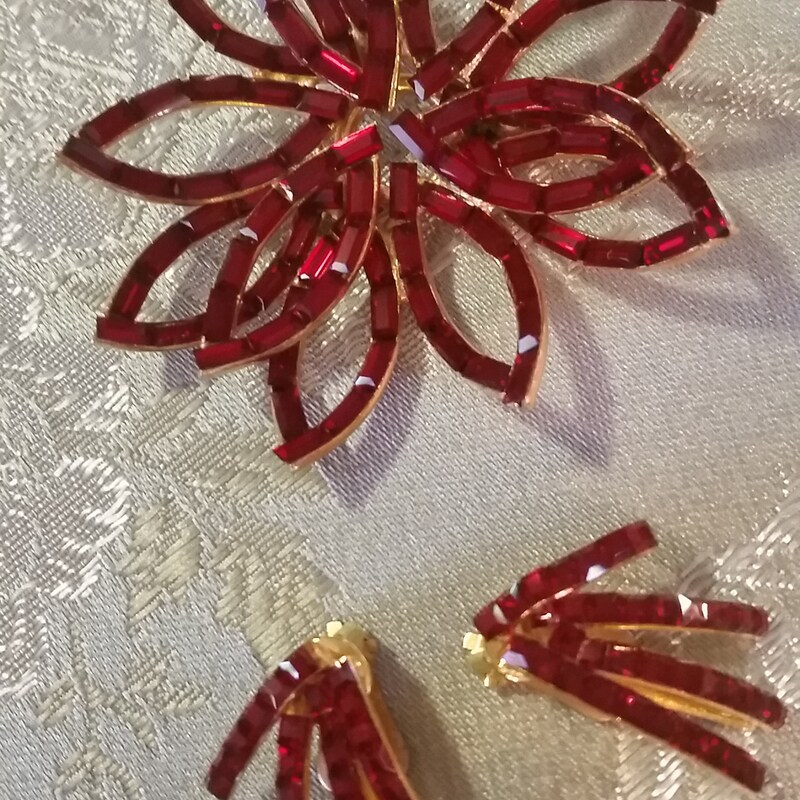 Red Vintage Brooch - Etsy