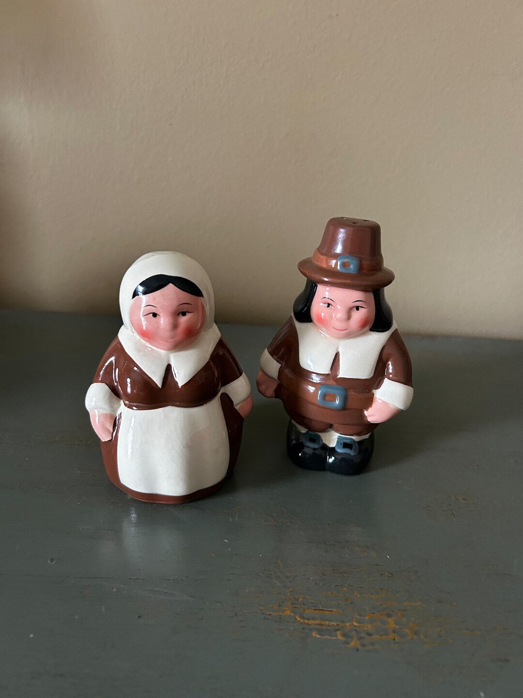 Vintage Hand Painted Ceramic Pilgrim Man & Woman Shaker Set ~ Nice ...