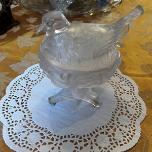 Rare Vintage Westmoreland Frosted Glass Robin on a Nest Covered ...