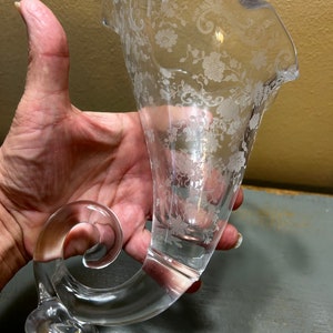 Beautiful Vintage Cambridge Glass Chantilly Pattern Cornucopia Vase ...