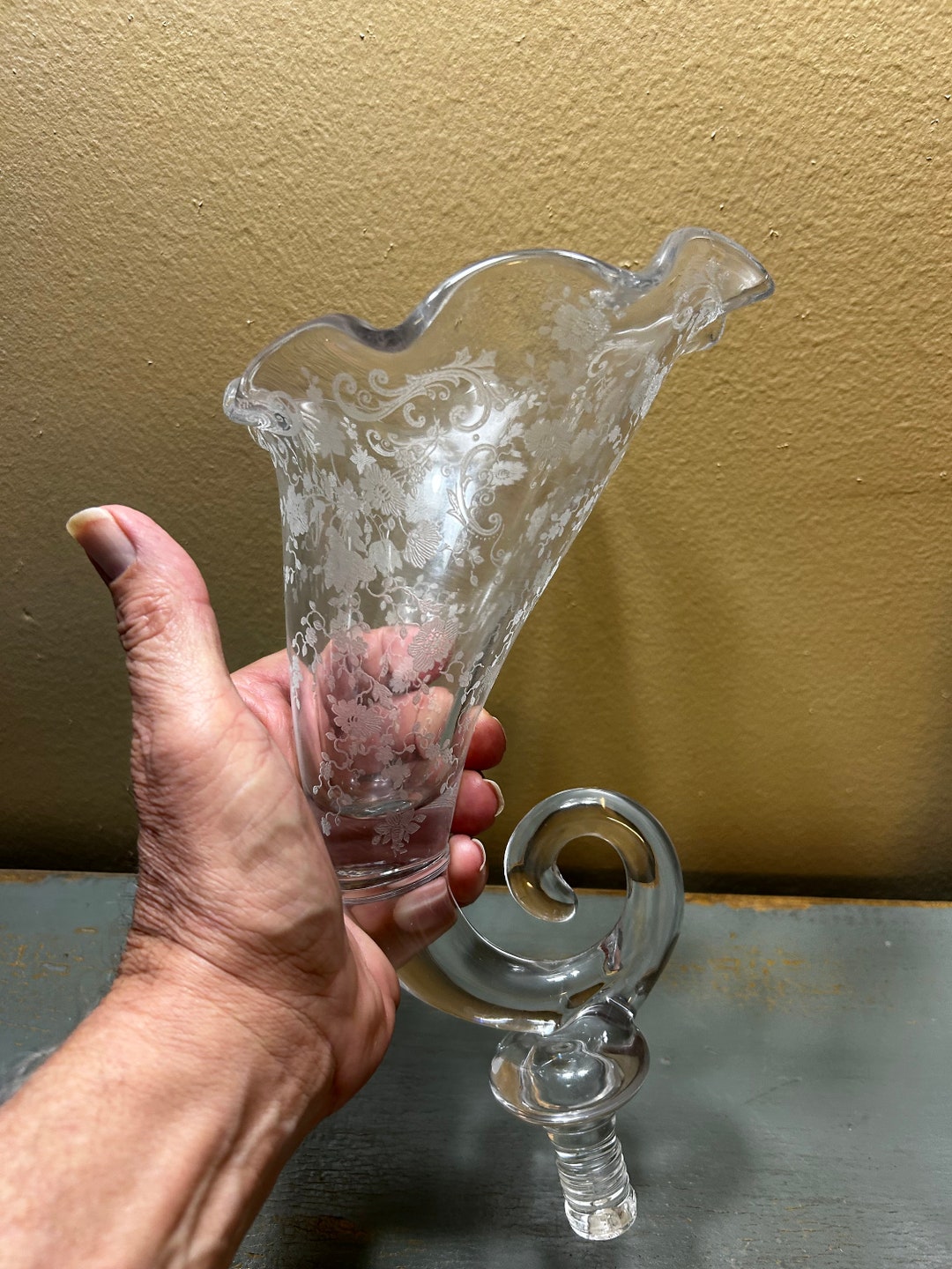 Beautiful Vintage Cambridge Glass Chantilly Pattern Cornucopia Vase ...