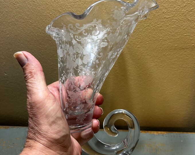 Beautiful Vintage Cambridge Glass Chantilly Pattern Cornucopia Vase ...