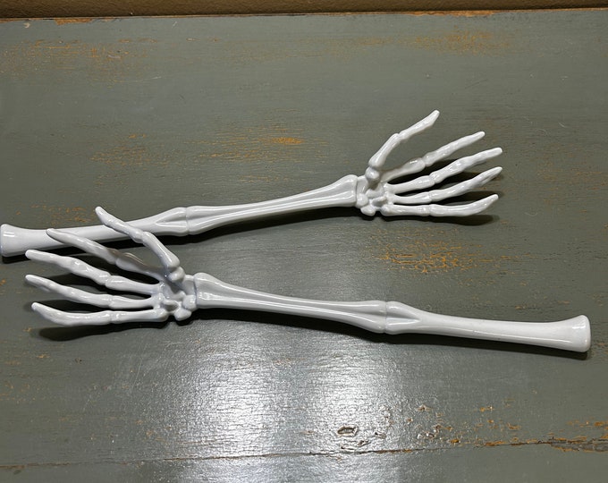 Spooky Vintage Skeleton Hand / Arm Salad Serving Set Great Party Decor ...