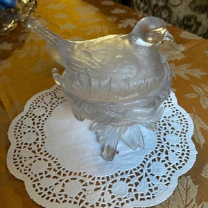 Rare Vintage Westmoreland Frosted Glass Robin on a Nest Covered ...